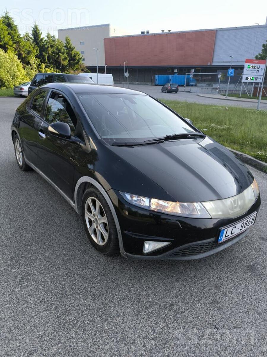 Black Honda Civic 2006 in Riga, with an engine capacity of 2.20 L and mileage of 242 thousand km for 2600 €, photo 2 on AUTOMOTO.COM.LV