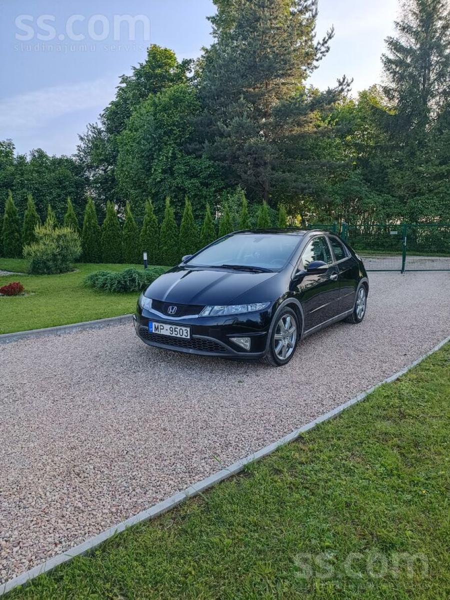 Melns Honda Civic 2006 Ogre, ar dzinēja tilpumu 2.20 L un nobraukumu 302 tūkst. km par 5200 €, foto 1 vietnē AUTOMOTO.COM.LV