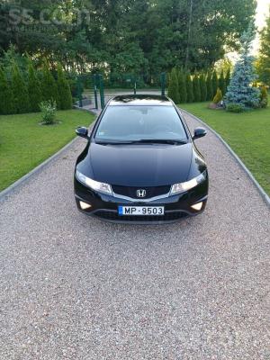 Melns Honda Civic 2006 Ogre, ar dzinēja tilpumu 2.20 L un nobraukumu 302 tūkst. km par 5200 €, foto 5 vietnē AUTOMOTO.COM.LV
