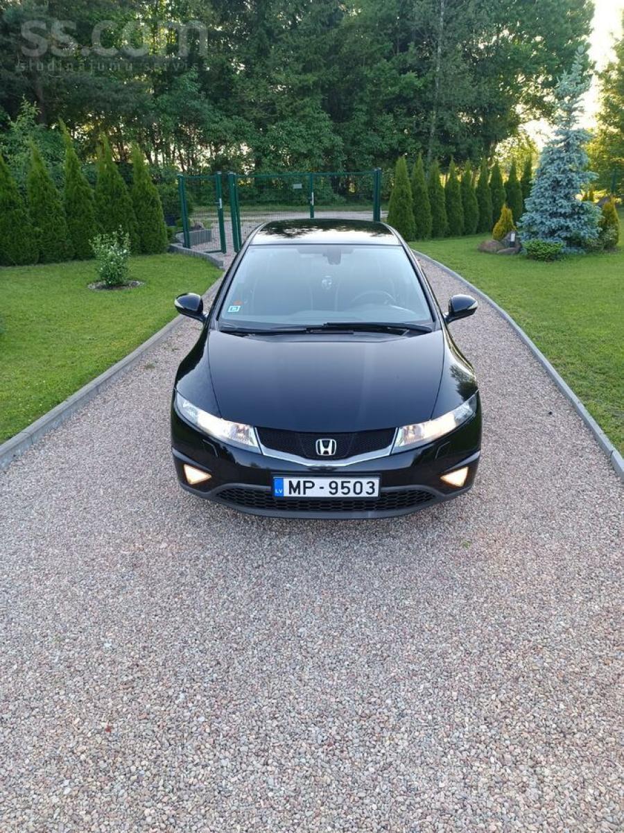 Melns Honda Civic 2006 Ogre, ar dzinēja tilpumu 2.20 L un nobraukumu 302 tūkst. km par 5200 €, foto 5 vietnē AUTOMOTO.COM.LV