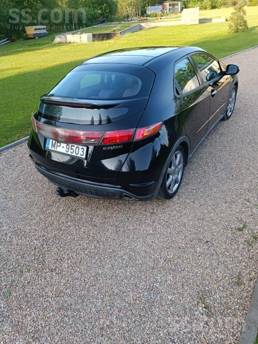 Melns Honda Civic 2006 Ogre, ar dzinēja tilpumu 2.20 L un nobraukumu 302 tūkst. km par 5200 €, foto 9 vietnē AUTOMOTO.COM.LV