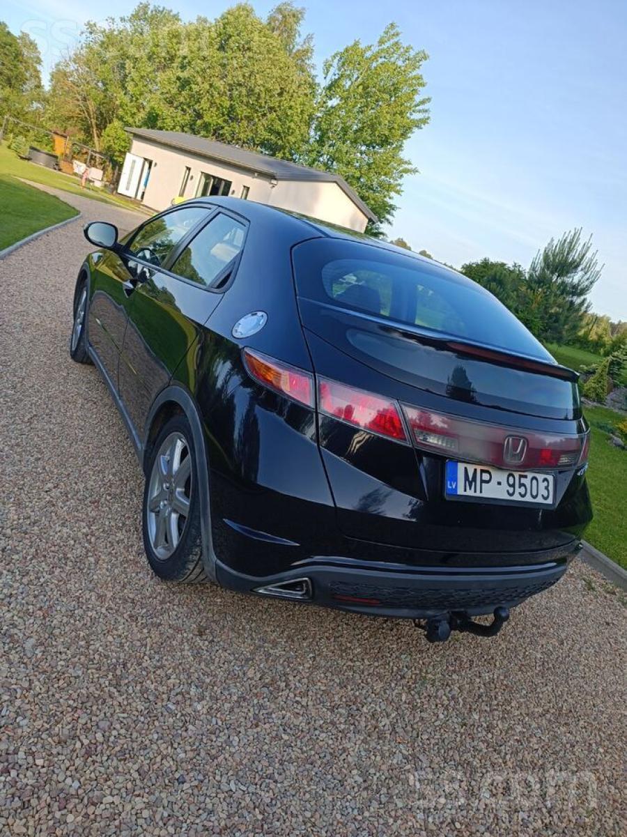 Melns Honda Civic 2006 Ogre, ar dzinēja tilpumu 2.20 L un nobraukumu 302 tūkst. km par 5200 €, foto 12 vietnē AUTOMOTO.COM.LV
