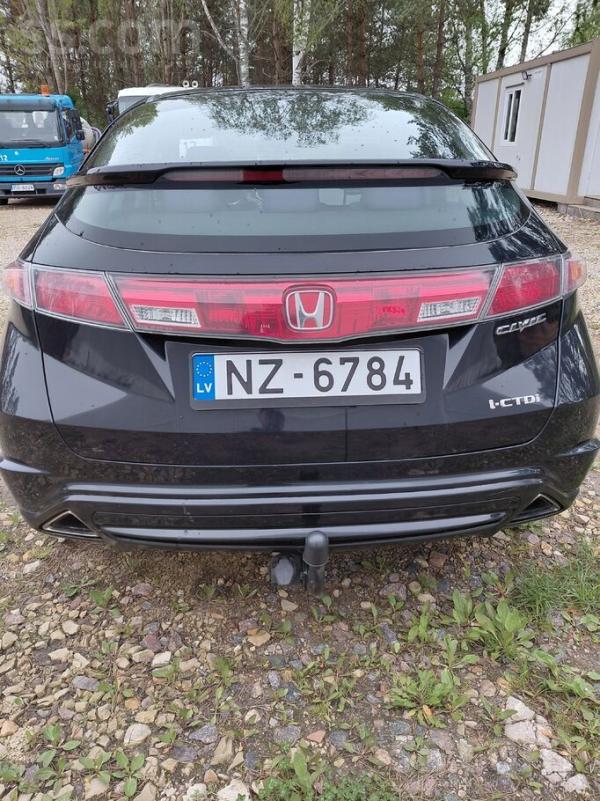 Melns Honda Civic 2006 Rīga, ar dzinēja tilpumu 2.20 L un nobraukumu 310 tūkst. km par 1800 €, foto 4 vietnē AUTOMOTO.COM.LV