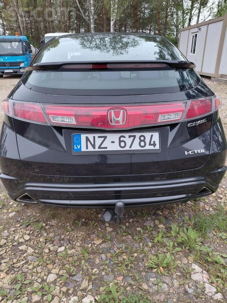 Melns Honda Civic 2006 Rīga, ar dzinēja tilpumu 2.20 L un nobraukumu 310 tūkst. km par 1800 €, foto 4 vietnē AUTOMOTO.COM.LV