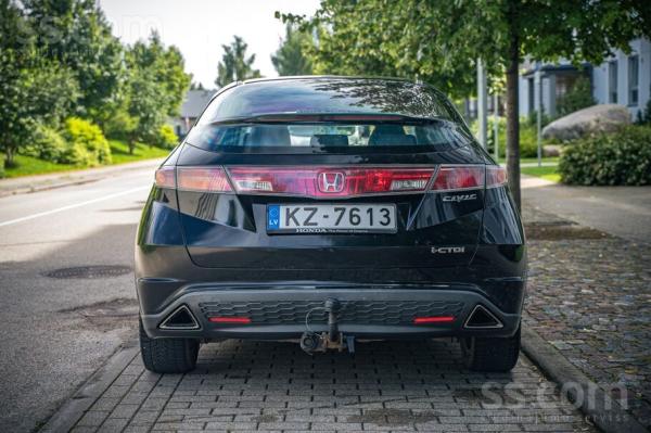 Black Honda Civic 2006 in Riga, with an engine capacity of 2.20 L and mileage of 0 thousand km for 1490 €, photo 5 on AUTOMOTO.COM.LV