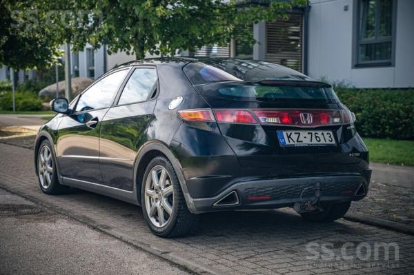 Black Honda Civic 2006 in Riga, with an engine capacity of 2.20 L and mileage of 0 thousand km for 1490 €, photo 6 on AUTOMOTO.COM.LV