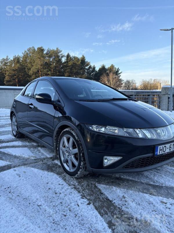 Melns Honda Civic 2006 Rīga, ar dzinēja tilpumu 2.20 L un nobraukumu 328 tūkst. km par 1950 €, foto 1 vietnē AUTOMOTO.COM.LV