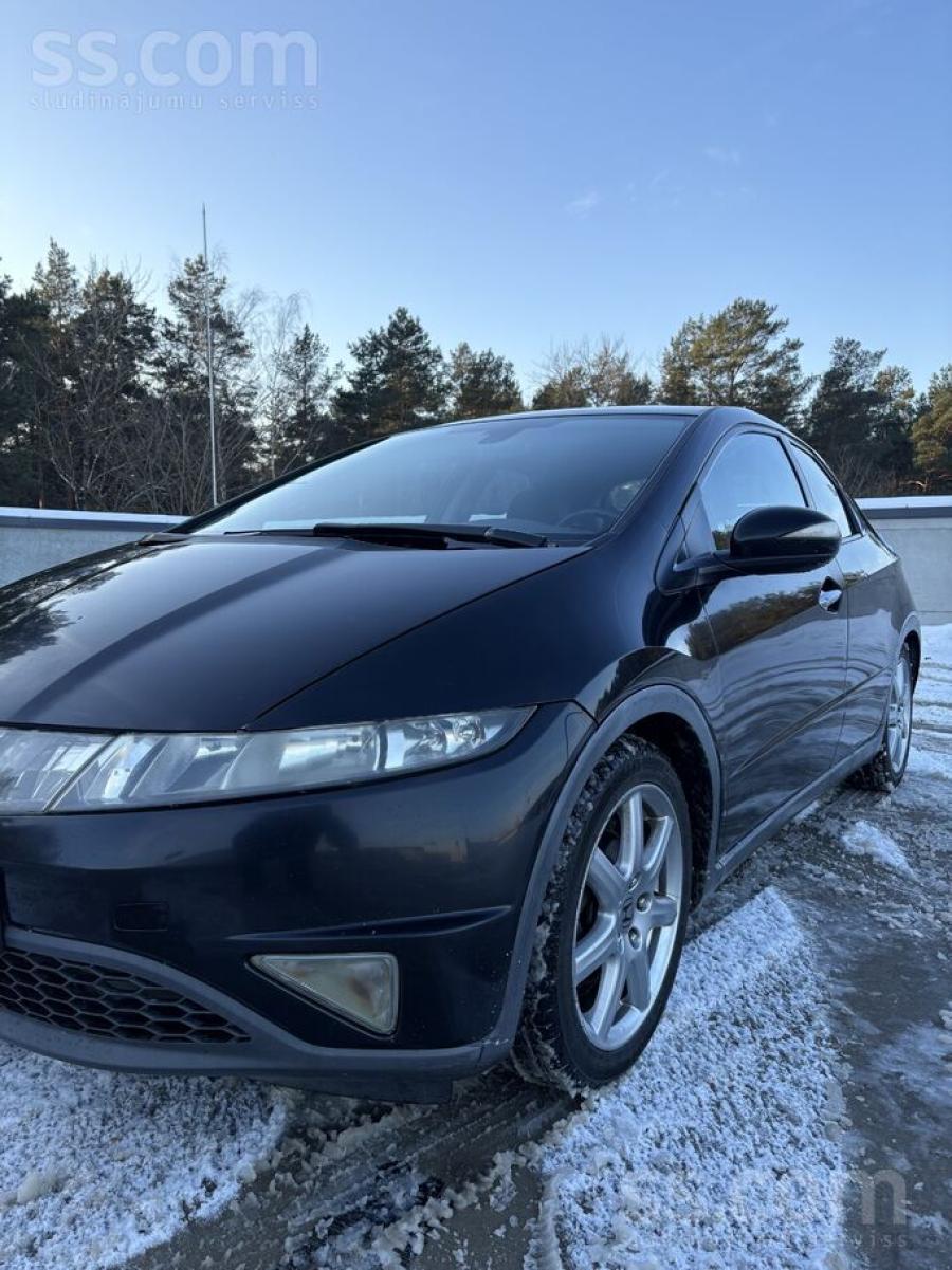 Melns Honda Civic 2006 Rīga, ar dzinēja tilpumu 2.20 L un nobraukumu 328 tūkst. km par 1950 €, foto 3 vietnē AUTOMOTO.COM.LV