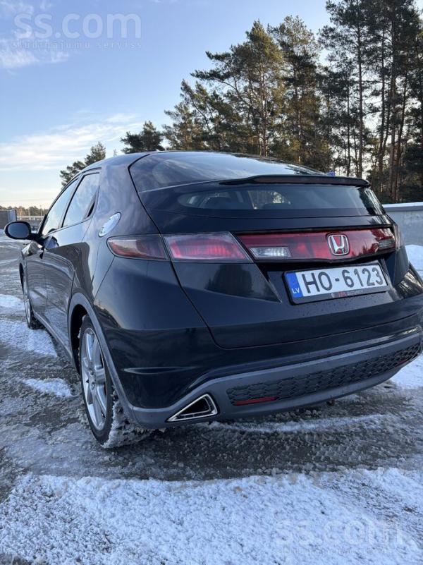 Melns Honda Civic 2006 Rīga, ar dzinēja tilpumu 2.20 L un nobraukumu 328 tūkst. km par 1950 €, foto 5 vietnē AUTOMOTO.COM.LV
