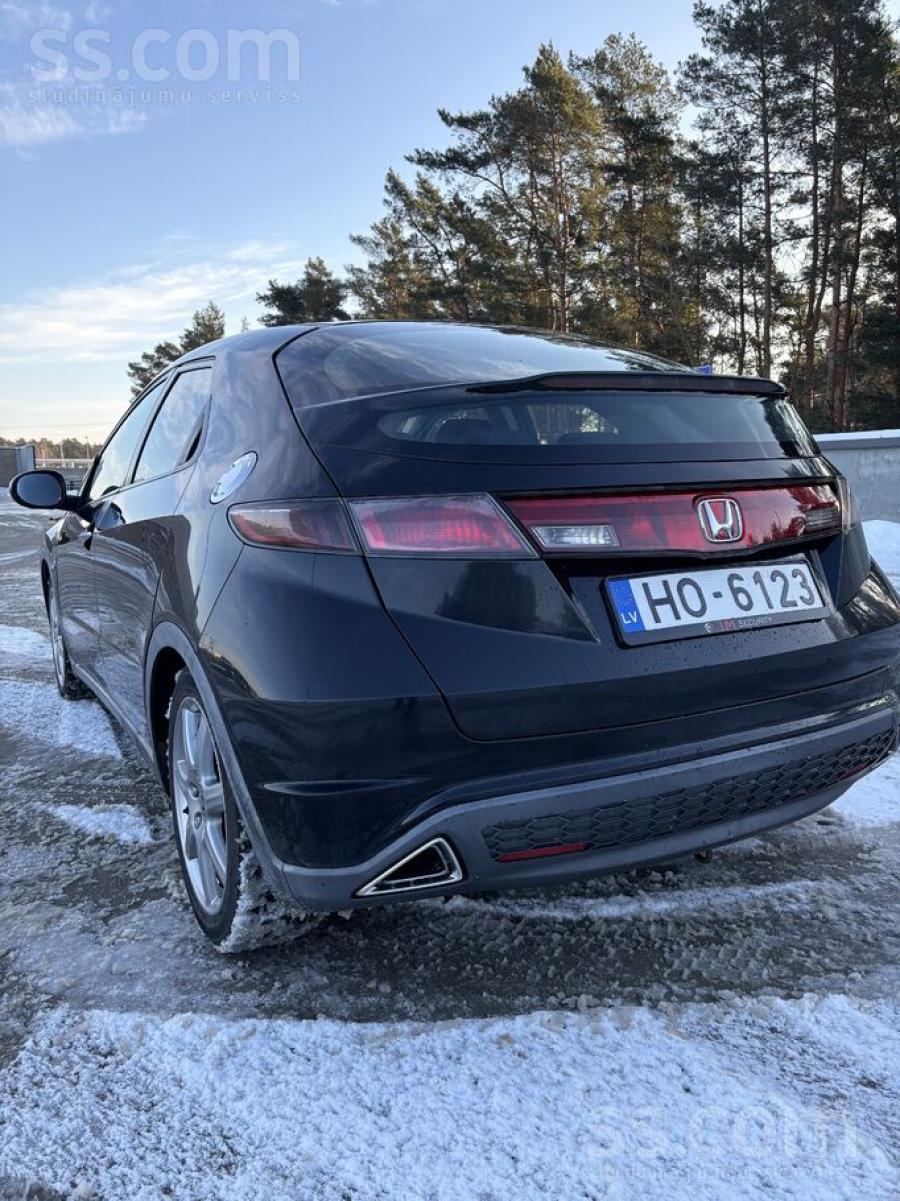 Melns Honda Civic 2006 Rīga, ar dzinēja tilpumu 2.20 L un nobraukumu 328 tūkst. km par 1950 €, foto 5 vietnē AUTOMOTO.COM.LV