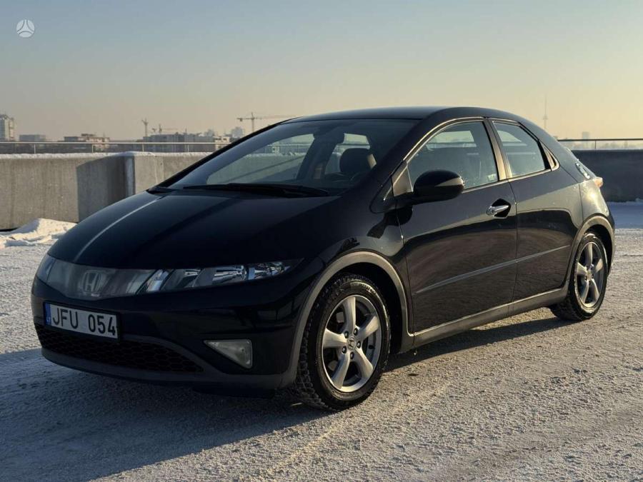 Melns Honda Civic 2006 Viļņa, ar dzinēja tilpumu 1.34 L un nobraukumu 258 tūkst. km par 1800 €, foto 1 vietnē AUTOMOTO.COM.LV