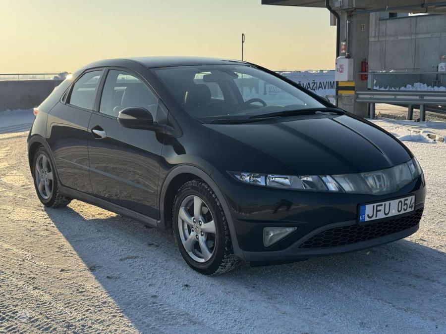 Melns Honda Civic 2006 Viļņa, ar dzinēja tilpumu 1.34 L un nobraukumu 258 tūkst. km par 1800 €, foto 2 vietnē AUTOMOTO.COM.LV