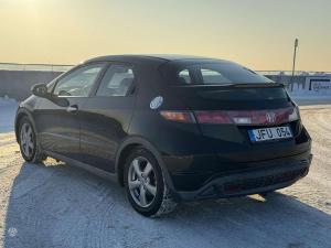 Melns Honda Civic 2006 Viļņa, ar dzinēja tilpumu 1.34 L un nobraukumu 258 tūkst. km par 1800 €, foto 4 vietnē AUTOMOTO.COM.LV