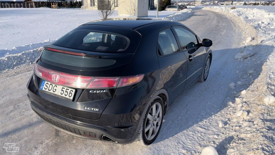 Melns Honda Civic 2006 Kretinga, ar dzinēja tilpumu 2.20 L un nobraukumu 340 tūkst. km par 2200 €, foto 7 vietnē AUTOMOTO.COM.LV