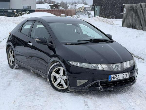 Melns Honda Civic 2006 Viļņa, ar dzinēja tilpumu 2.20 L un nobraukumu 350 tūkst. km par 1400 €, foto 2 vietnē AUTOMOTO.COM.LV