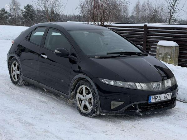 Melns Honda Civic 2006 Viļņa, ar dzinēja tilpumu 2.20 L un nobraukumu 350 tūkst. km par 1400 €, foto 3 vietnē AUTOMOTO.COM.LV