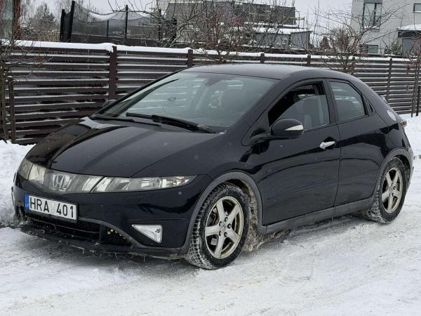 Melns Honda Civic 2006 Viļņa, ar dzinēja tilpumu 2.20 L un nobraukumu 350 tūkst. km par 1400 €, foto 4 vietnē AUTOMOTO.COM.LV