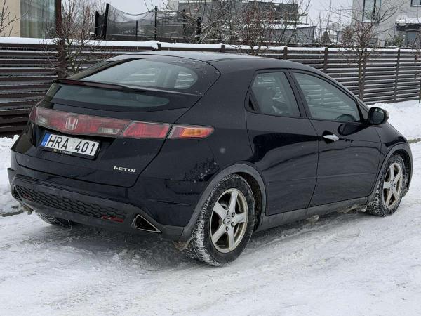 Melns Honda Civic 2006 Viļņa, ar dzinēja tilpumu 2.20 L un nobraukumu 350 tūkst. km par 1400 €, foto 7 vietnē AUTOMOTO.COM.LV