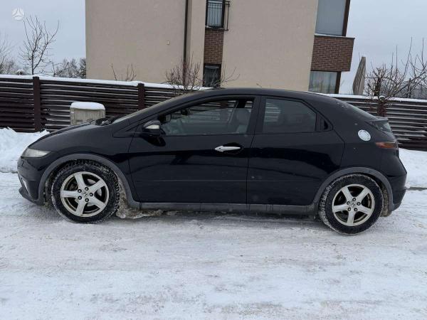 Melns Honda Civic 2006 Viļņa, ar dzinēja tilpumu 2.20 L un nobraukumu 350 tūkst. km par 1400 €, foto 8 vietnē AUTOMOTO.COM.LV