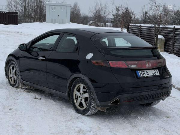 Melns Honda Civic 2006 Viļņa, ar dzinēja tilpumu 2.20 L un nobraukumu 350 tūkst. km par 1400 €, foto 10 vietnē AUTOMOTO.COM.LV