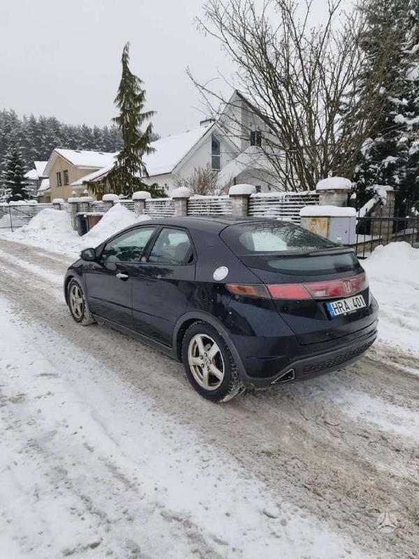 Black Honda Civic 2006 in Vilnius, with an engine capacity of 2.20 L and mileage of 310 thousand km for 1800 €, photo 5 on AUTOMOTO.COM.LV
