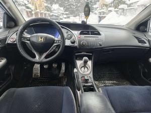 Black Honda Civic 2006 in Vilnius, with an engine capacity of 2.20 L and mileage of 310 thousand km for 1800 €, photo 8 on AUTOMOTO.COM.LV