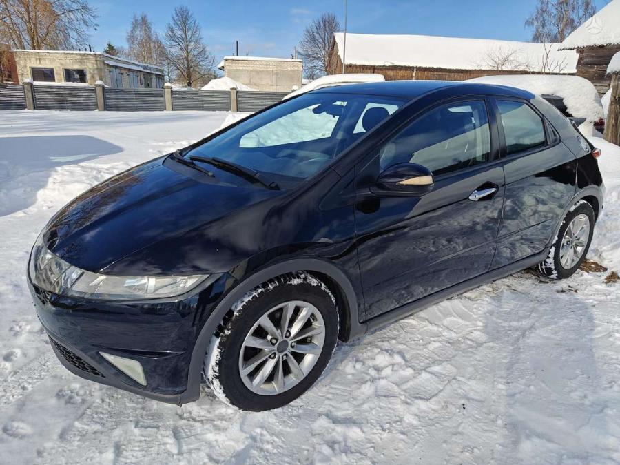 Melns Honda Civic 2006 Jurbarkas, ar dzinēja tilpumu 1.80 L un nobraukumu 248 tūkst. km par 3300 €, foto 11 vietnē AUTOMOTO.COM.LV