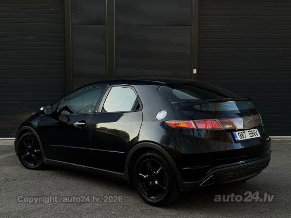 Black Honda Civic 2006 in Tallinn, with an engine capacity of 2.20 L and mileage of 274 thousand km for 2099 €, photo 3 on AUTOMOTO.COM.LV