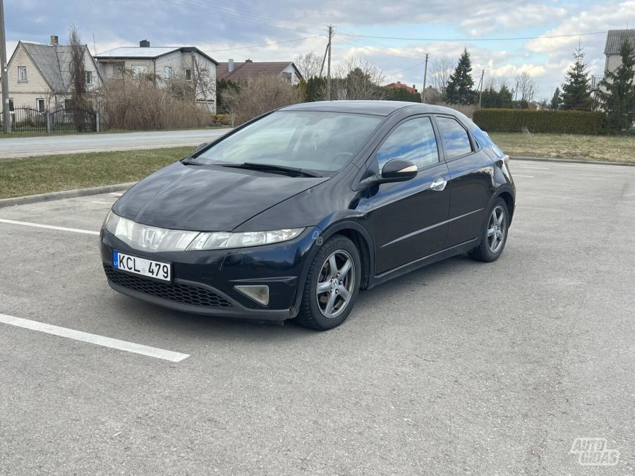 Black Honda Civic 2006 in Kelme, with an engine capacity of 2.20 L and mileage of 376 thousand km for 1350 €, photo 1 on AUTOMOTO.COM.LV