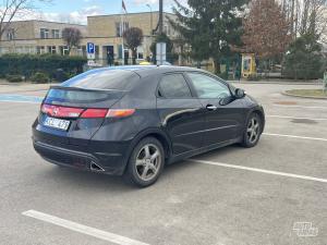 Black Honda Civic 2006 in Kelme, with an engine capacity of 2.20 L and mileage of 376 thousand km for 1350 €, photo 6 on AUTOMOTO.COM.LV