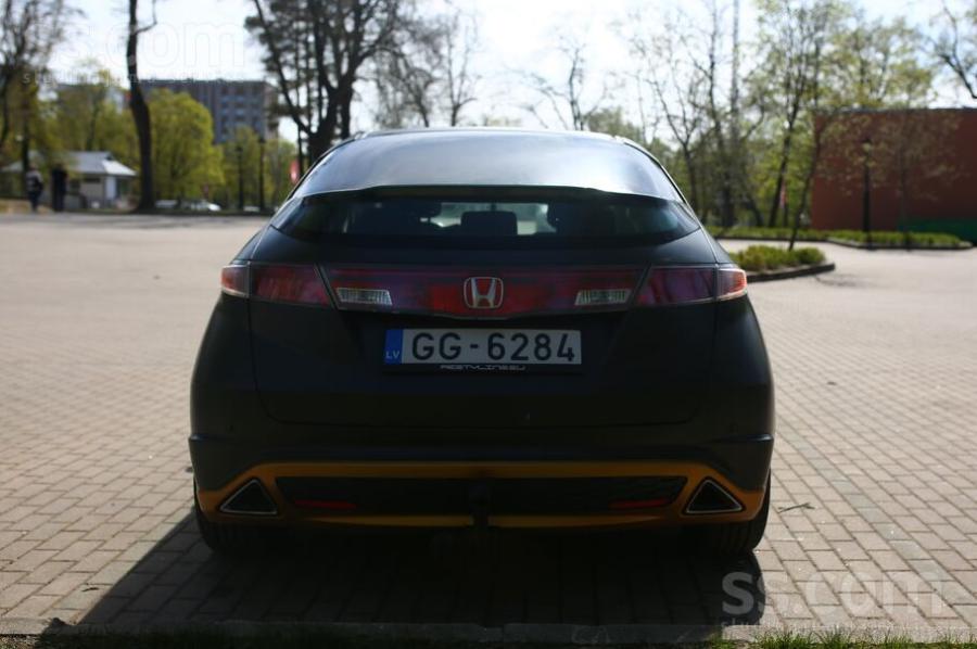 Melns Honda Civic 2006 Rīga, ar dzinēja tilpumu 1.80 L un nobraukumu 127 tūkst. km par 2900 €, foto 3 vietnē AUTOMOTO.COM.LV