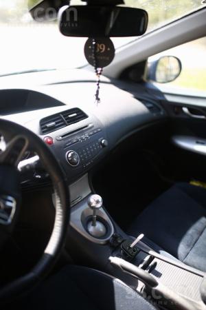 Melns Honda Civic 2006 Rīga, ar dzinēja tilpumu 1.80 L un nobraukumu 127 tūkst. km par 2900 €, foto 6 vietnē AUTOMOTO.COM.LV