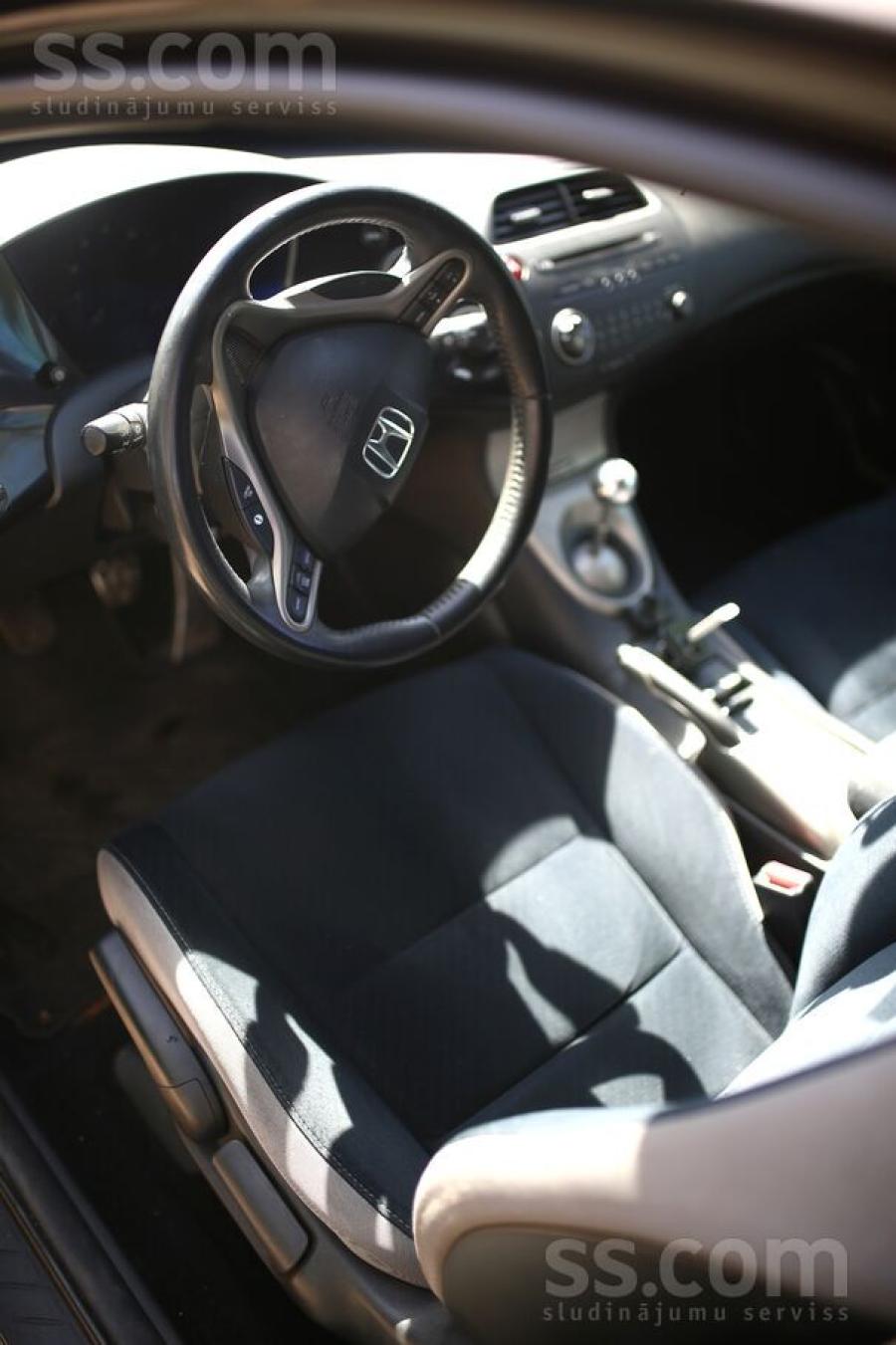 Melns Honda Civic 2006 Rīga, ar dzinēja tilpumu 1.80 L un nobraukumu 127 tūkst. km par 2900 €, foto 7 vietnē AUTOMOTO.COM.LV