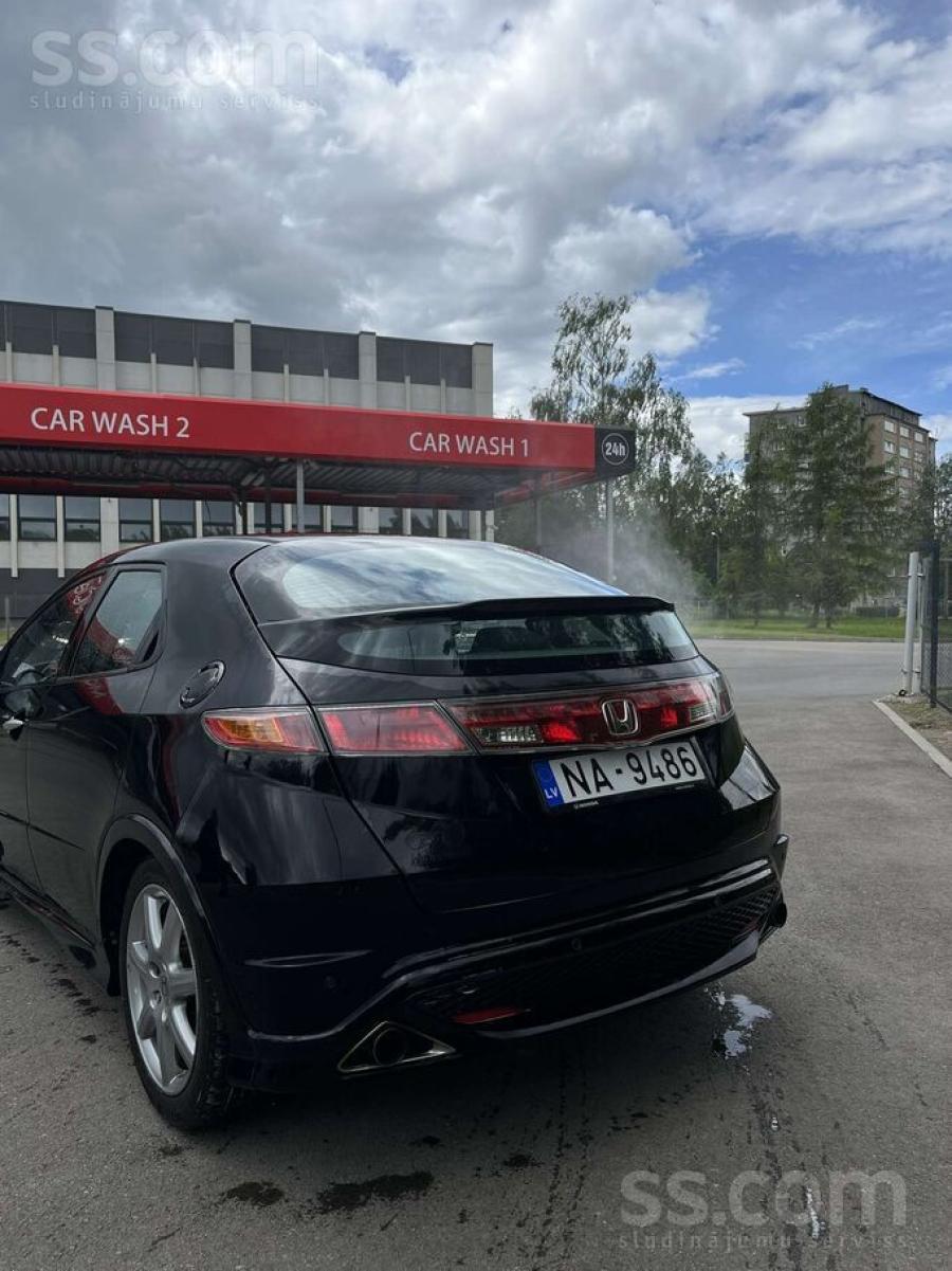 Black Honda Civic 2006 in Daugavpils, with an engine capacity of 2.20 L and mileage of 278 thousand km for 1400 €, photo 4 on AUTOMOTO.COM.LV