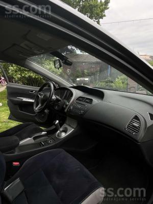Black Honda Civic 2006 in Daugavpils, with an engine capacity of 2.20 L and mileage of 278 thousand km for 1400 €, photo 6 on AUTOMOTO.COM.LV