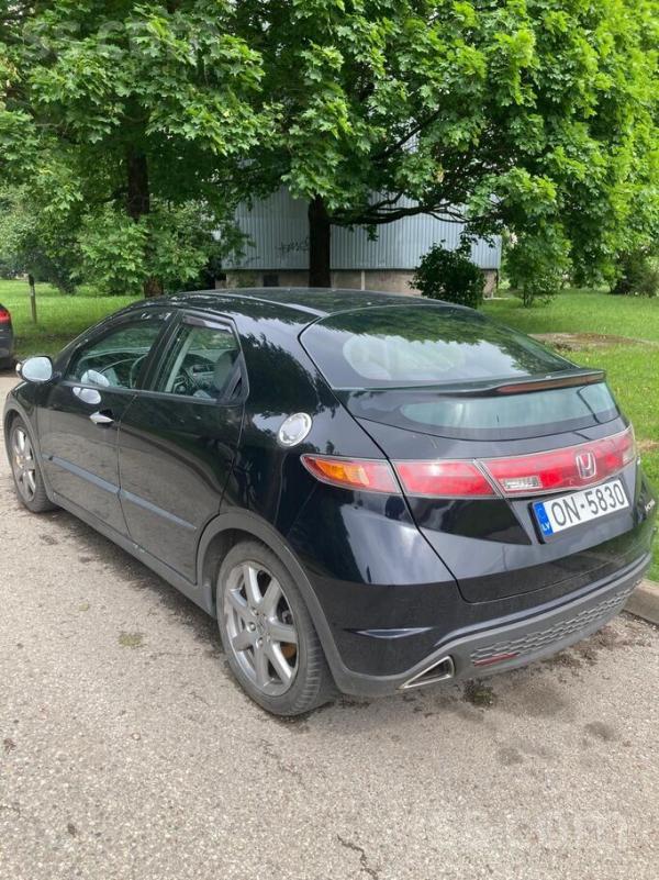 Black Honda Civic 2006 in Riga, with an engine capacity of 2.20 L and mileage of 402 thousand km for 1000 €, photo 2 on AUTOMOTO.COM.LV