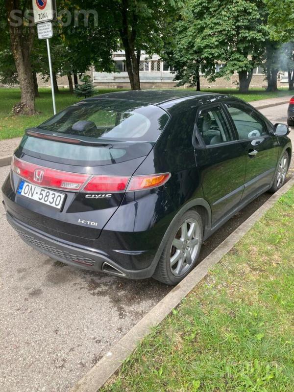 Black Honda Civic 2006 in Riga, with an engine capacity of 2.20 L and mileage of 402 thousand km for 1000 €, photo 3 on AUTOMOTO.COM.LV
