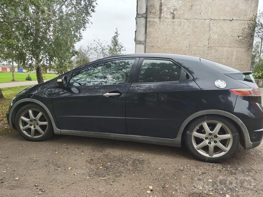 Melns Honda Civic 2006 Daugavpils, ar dzinēja tilpumu 1.80 L un nobraukumu 389 tūkst. km par 2000 €, foto 1 vietnē AUTOMOTO.COM.LV