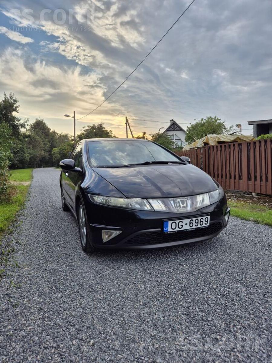 Melns Honda Civic 2006 Rīga, ar dzinēja tilpumu 2.20 L un nobraukumu 345 tūkst. km par 1550 €, foto 3 vietnē AUTOMOTO.COM.LV