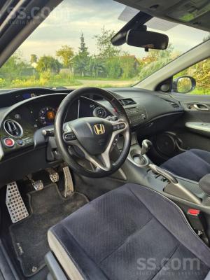 Melns Honda Civic 2006 Rīga, ar dzinēja tilpumu 2.20 L un nobraukumu 345 tūkst. km par 1550 €, foto 9 vietnē AUTOMOTO.COM.LV