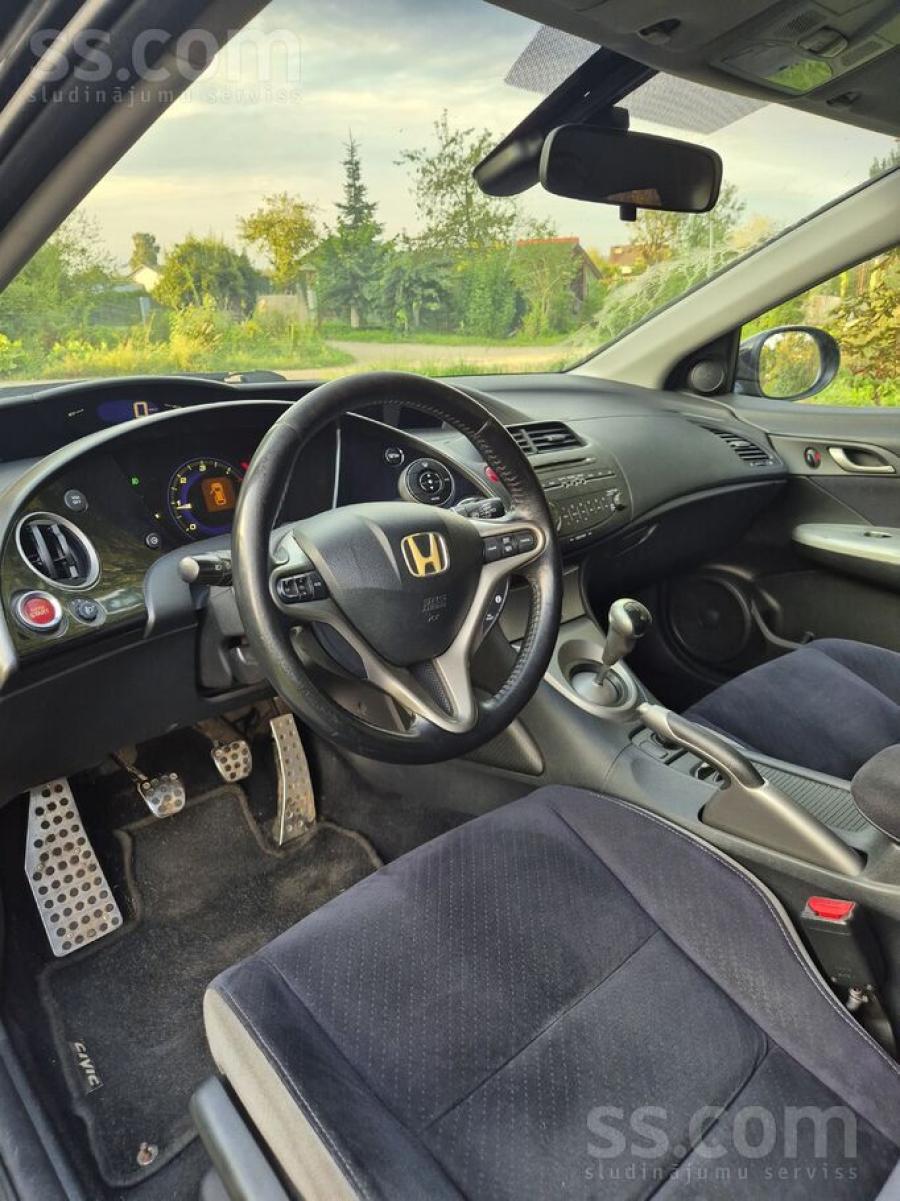 Melns Honda Civic 2006 Rīga, ar dzinēja tilpumu 2.20 L un nobraukumu 345 tūkst. km par 1550 €, foto 9 vietnē AUTOMOTO.COM.LV