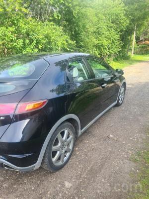 Black Honda Civic 2006 in Riga, with an engine capacity of 2.20 L and mileage of 355 thousand km for 1500 €, photo 4 on AUTOMOTO.COM.LV