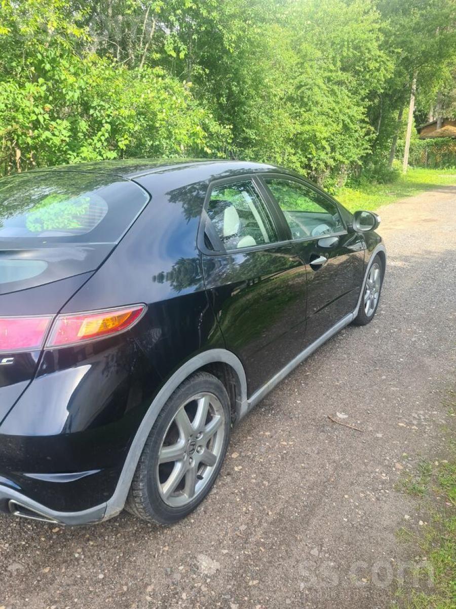Black Honda Civic 2006 in Riga, with an engine capacity of 2.20 L and mileage of 355 thousand km for 1500 €, photo 4 on AUTOMOTO.COM.LV