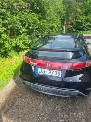 Black Honda Civic 2006 in Riga, with an engine capacity of 2.20 L and mileage of 355 thousand km for 1500 €, photo 5 on AUTOMOTO.COM.LV
