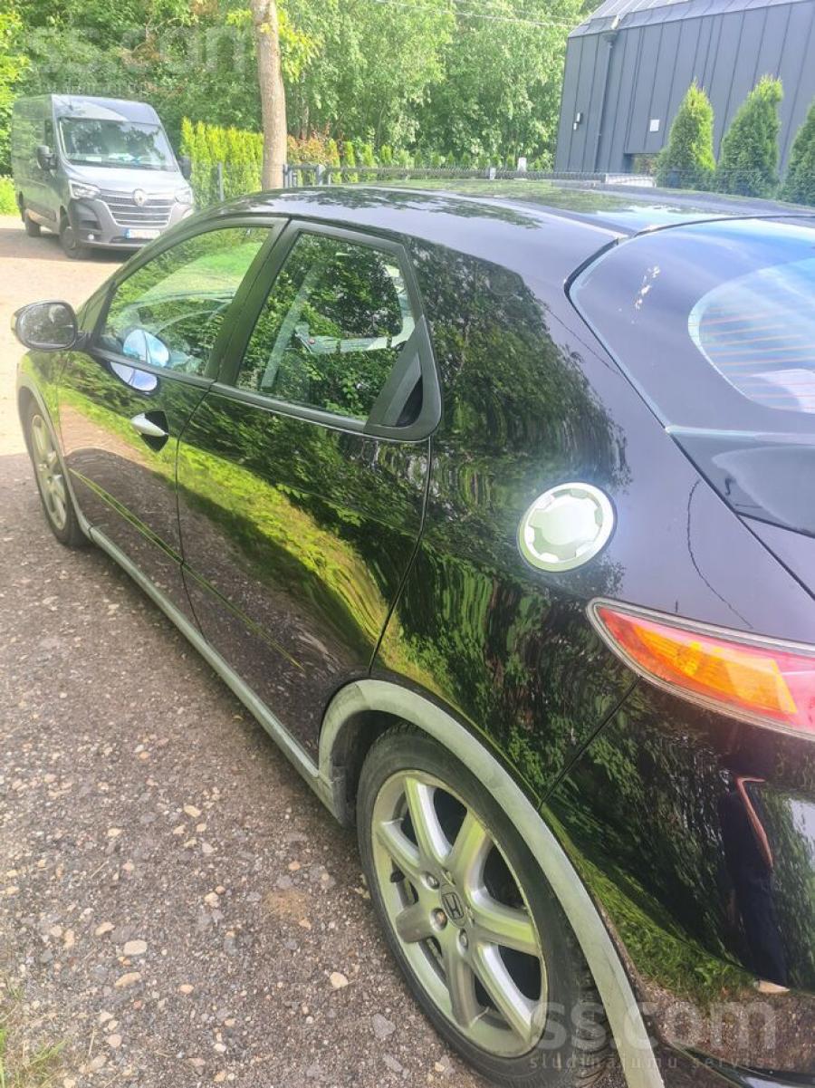Black Honda Civic 2006 in Riga, with an engine capacity of 2.20 L and mileage of 355 thousand km for 1500 €, photo 6 on AUTOMOTO.COM.LV
