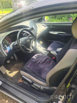 Black Honda Civic 2006 in Riga, with an engine capacity of 2.20 L and mileage of 355 thousand km for 1500 €, photo 8 on AUTOMOTO.COM.LV