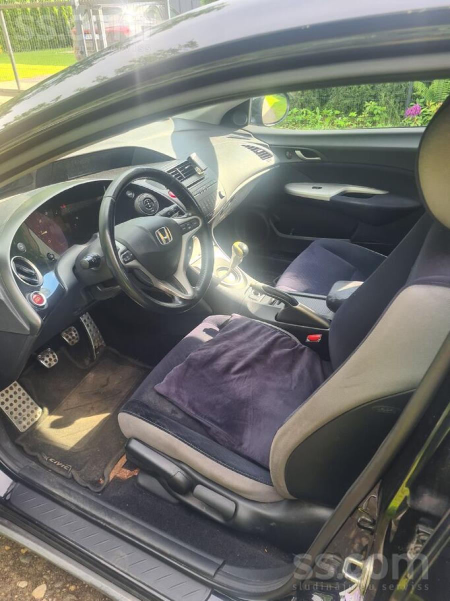 Black Honda Civic 2006 in Riga, with an engine capacity of 2.20 L and mileage of 355 thousand km for 1500 €, photo 8 on AUTOMOTO.COM.LV