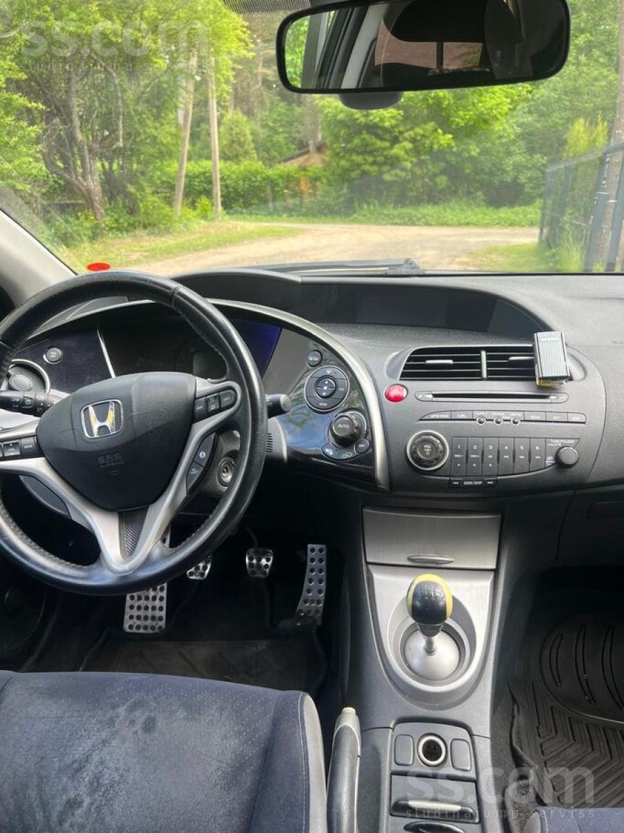 Black Honda Civic 2006 in Riga, with an engine capacity of 2.20 L and mileage of 355 thousand km for 1500 €, photo 10 on AUTOMOTO.COM.LV