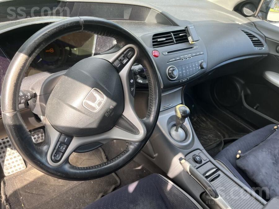 Melns Honda Civic 2006 Jelgava, ar dzinēja tilpumu 2.20 L un nobraukumu 345 tūkst. km par 1870 €, foto 7 vietnē AUTOMOTO.COM.LV