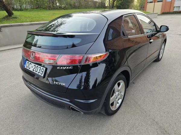 Melns Honda Civic 2006 Jēkabpils, ar dzinēja tilpumu 2.20 L un nobraukumu 199 tūkst. km par 2900 €, foto 7 vietnē AUTOMOTO.COM.LV